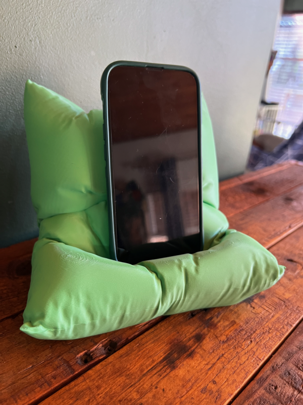 Puffy Pillow Phone Stand - Zuider Afrika